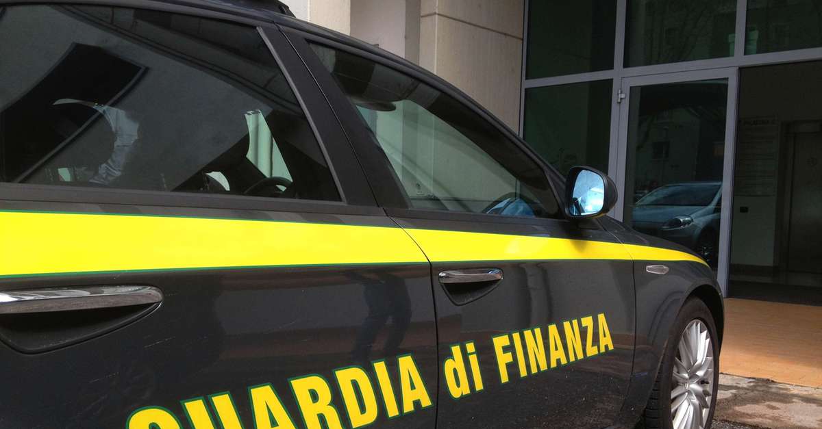Star dei contenuti per adulti evade 422mila euro di tasse