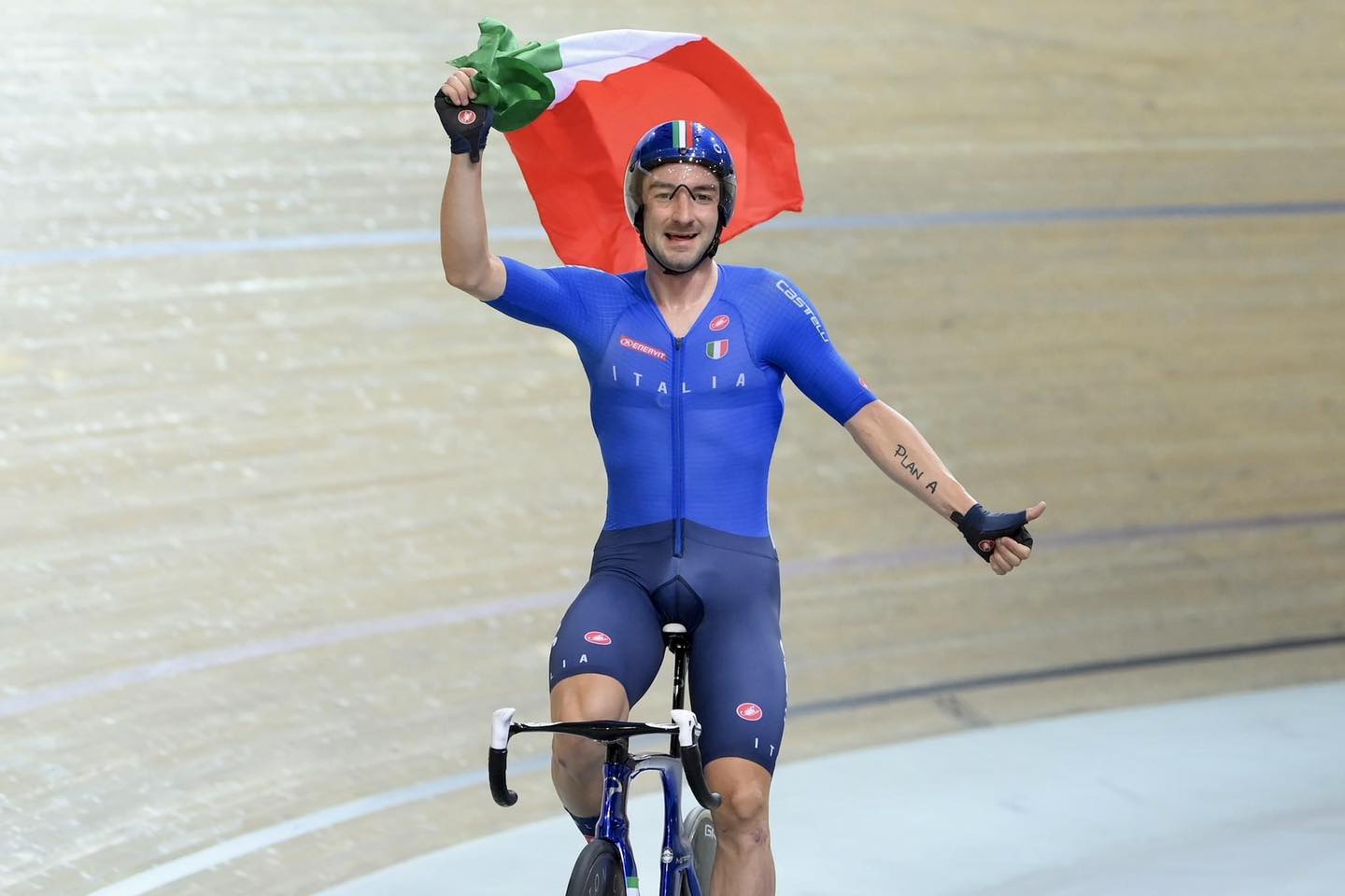 Elia Viviani ancora d'oro, il campione veronese è mondiale a Parigi