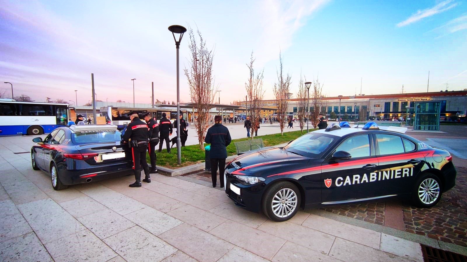 Controlli dei carabinieri a Verona: spaccio, furti, ristoranti e ...