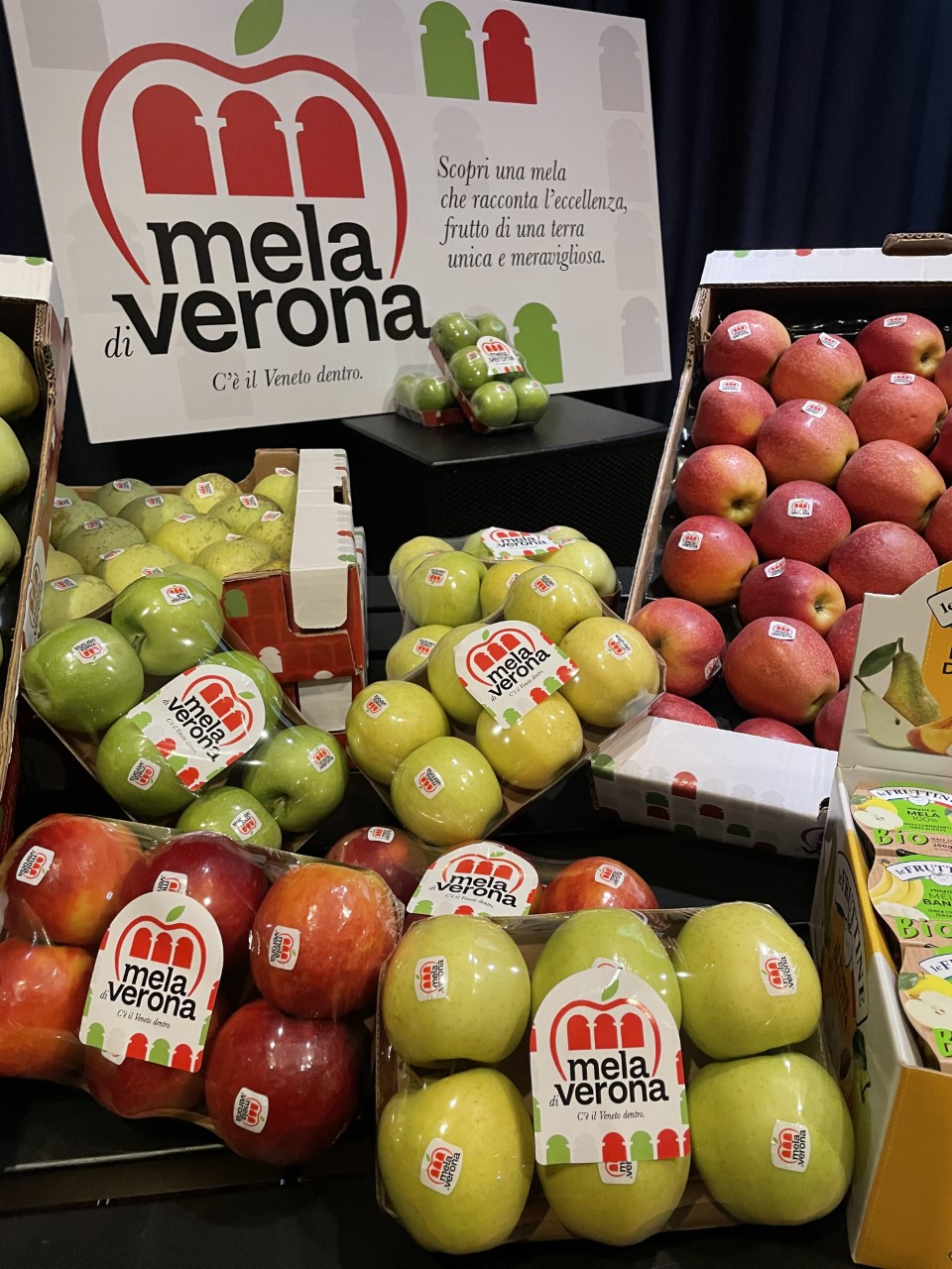 La mela di Verona a Berlino alla più grande fiera ortofrutticola del mondo