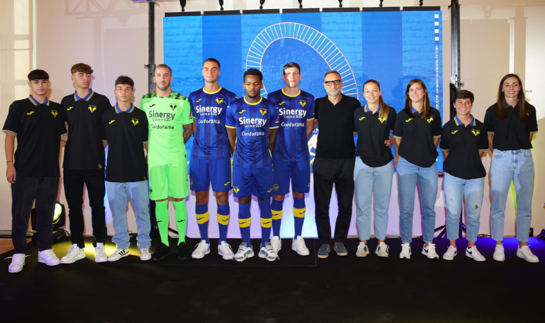 L'Hellas Verona svela la nuova maglia Joma, show in Gran Guardia