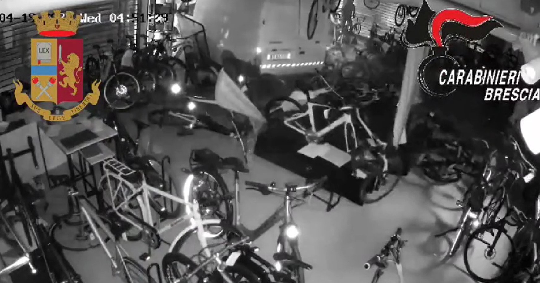 Spaccate notturne nei negozi di bici e raid nelle case, presa la banda