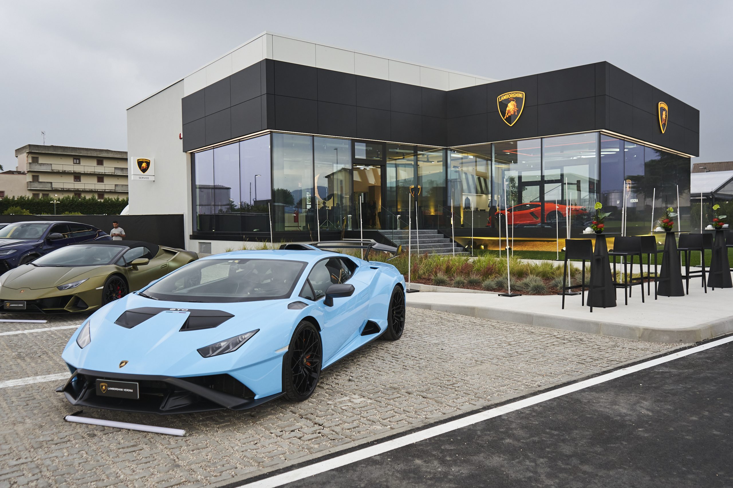 Le supercar Lamborghini conquistano Verona: aperto il primo showroom
