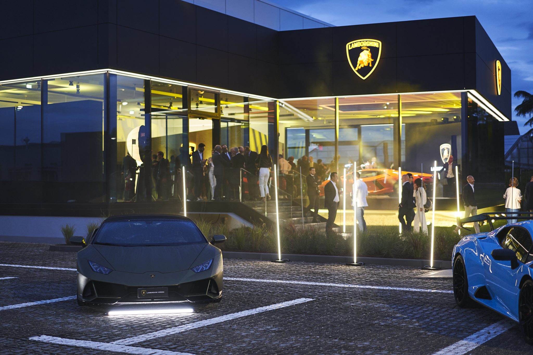 Le supercar Lamborghini conquistano Verona: aperto il primo showroom
