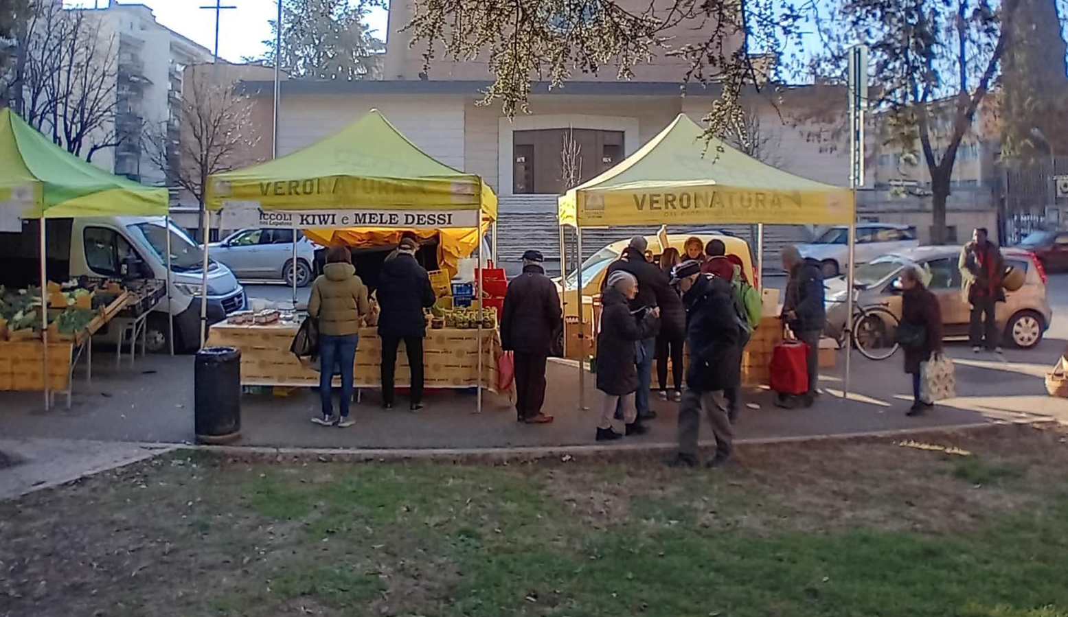 Verona, mercato in piazza Vittorio Veneto: i residenti lo vogliono fisso