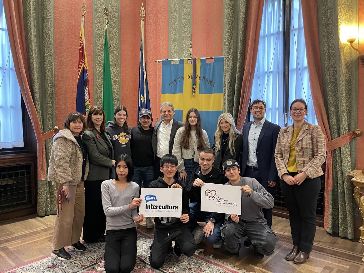 Verona, un abbraccio lungo 500 metri per la sostenibilità del pianeta