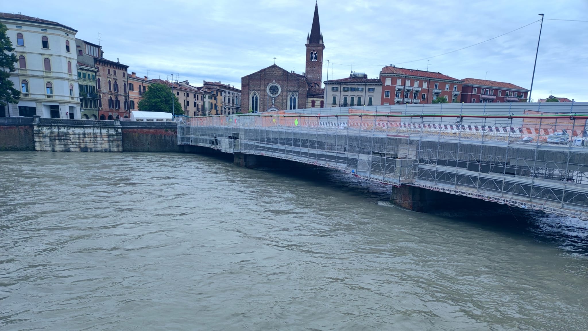 Ponte Nuovo, in estate un nuovo ponteggio mobile. E le spese lievitano
