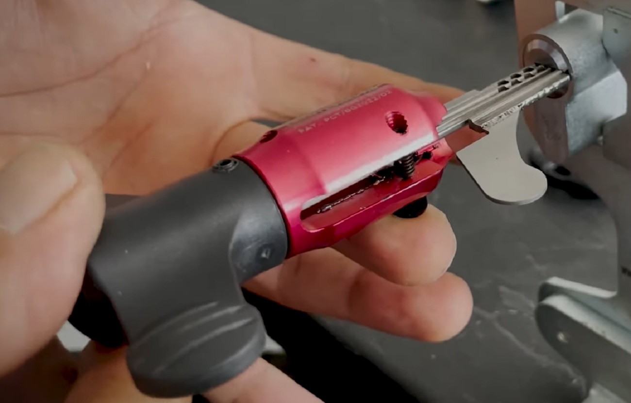 Topolino spaventa Verona, allarme per la chiave universale usata dai ladri