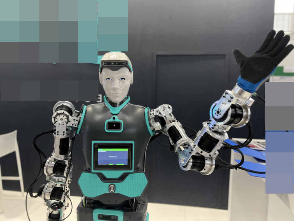 Robee: il robot umanoide con gli occhi azzurri