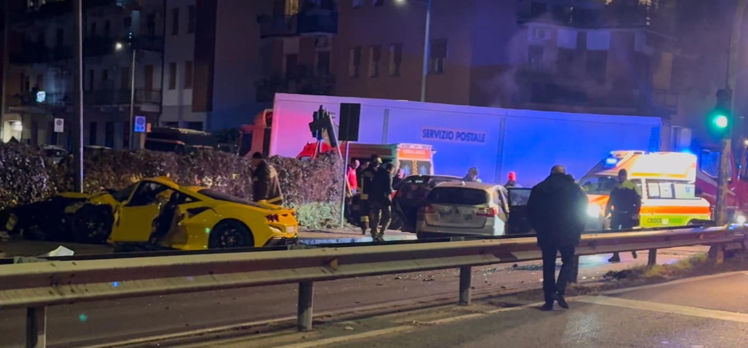 Schianto tra auto al Saval, distrutta Ferrari da 300mila euro
