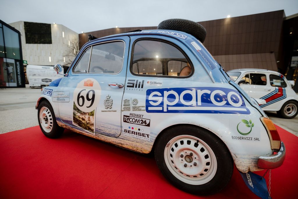 Pechino-Parigi, 100 giorni all’alba. Imbarcata la Fiat 500 di San ...