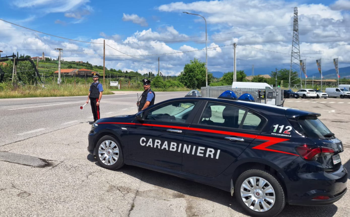 Furto di 80 scatoloni di intimo Calzedonia, presi in tre a Verona