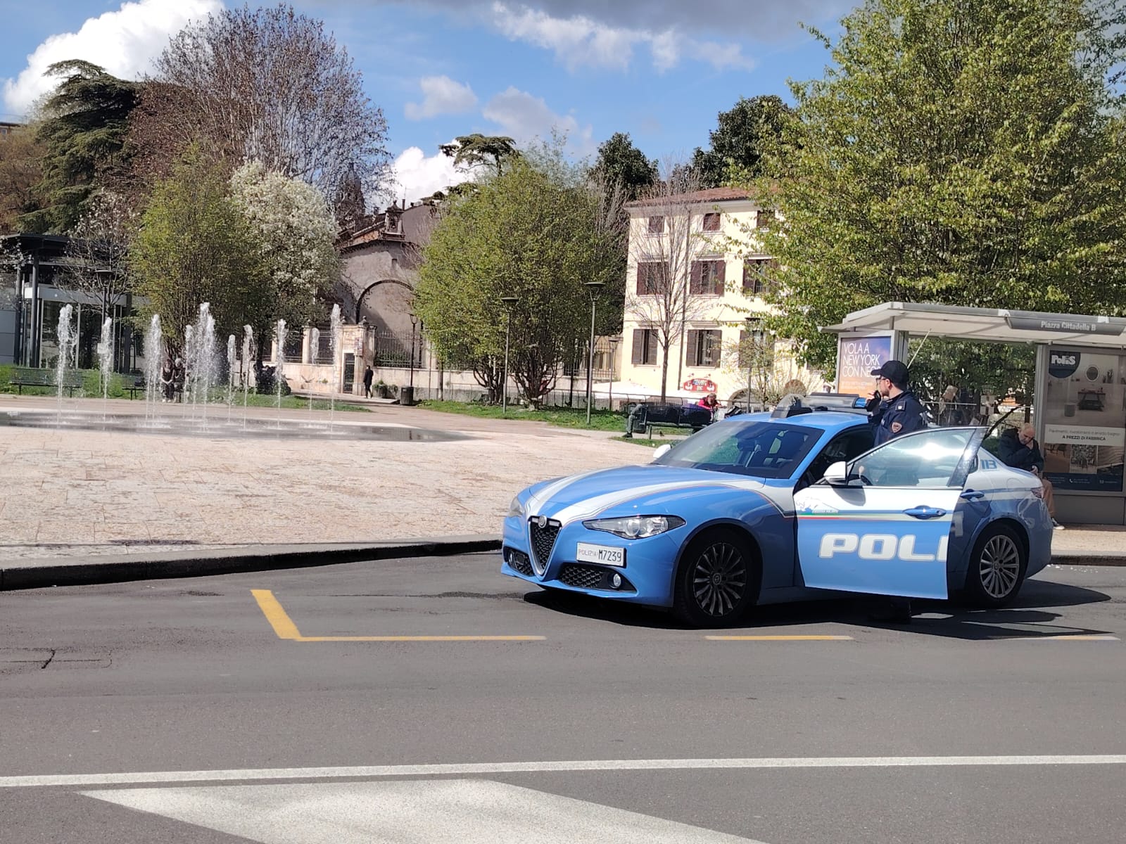 Verona, tenta di rubare al supermercato di piazza Cittadella: preso