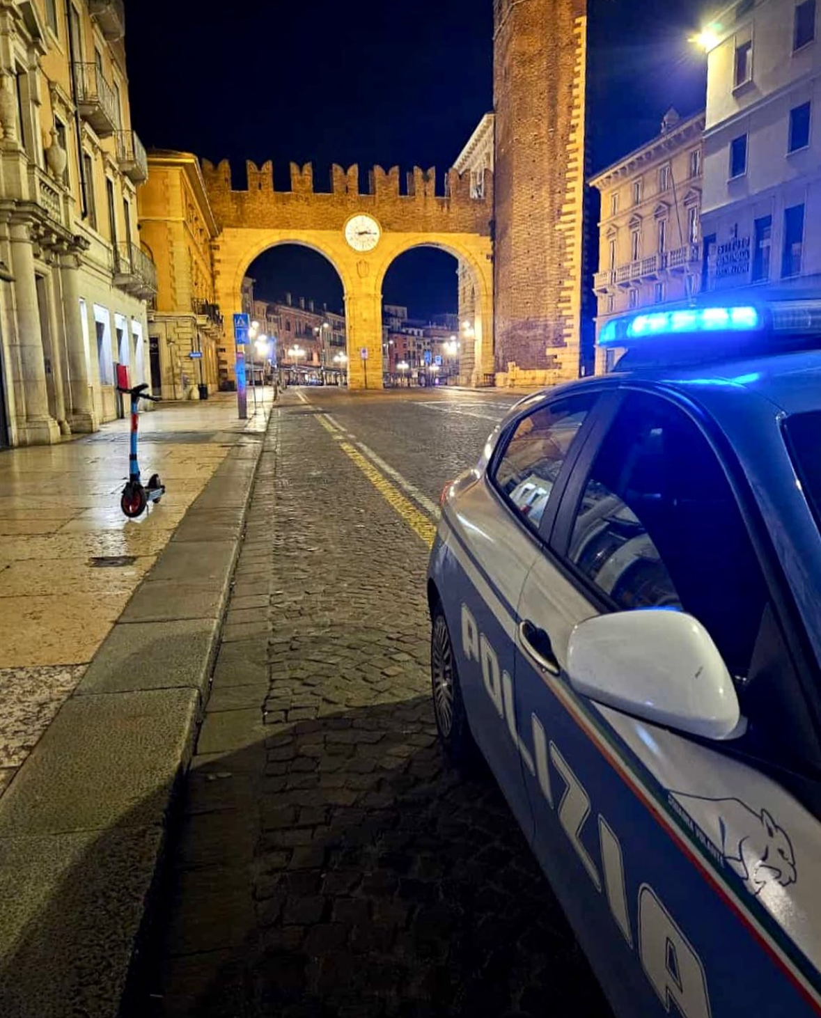 Minaccia con un coltello un senzatetto in Bra: 25enne in manette