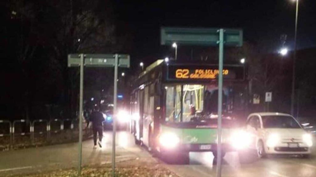 Verona, centra un bus con la Panda e scappa: caccia al pirata