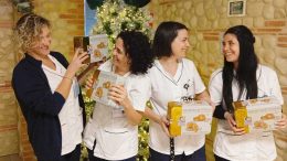 San Giovanni: operatori della pia opera ricevono il dono Vicenzi