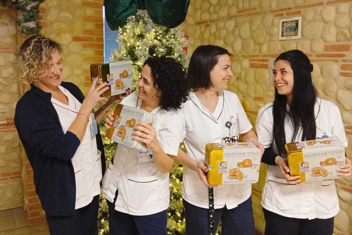 San Giovanni: operatori della pia opera ricevono il dono Vicenzi