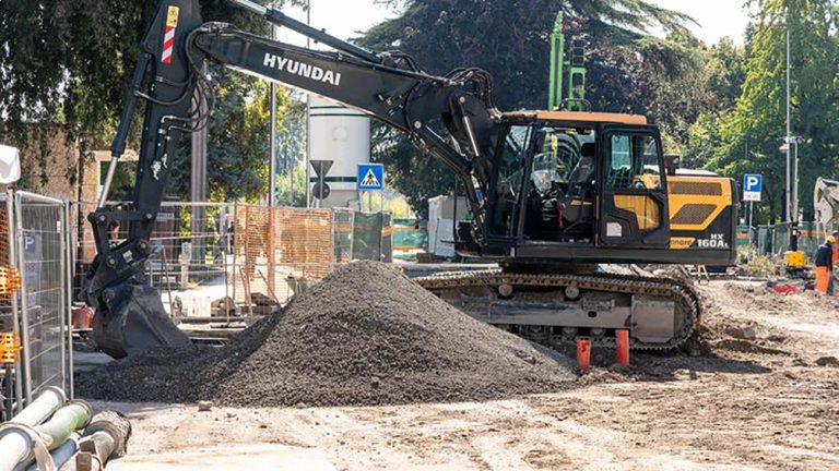 Condotta fognaria danneggiata, lavori di Acque Veronesi in città