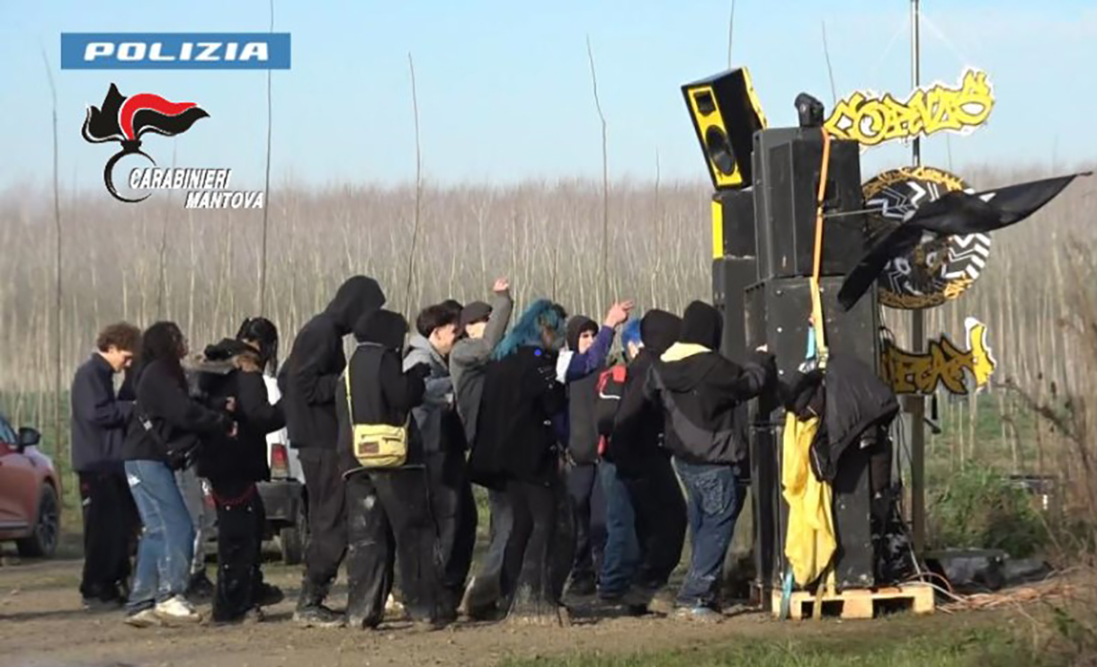 Rave party nel capannone, 42 denunciati: anche giovani veronesi